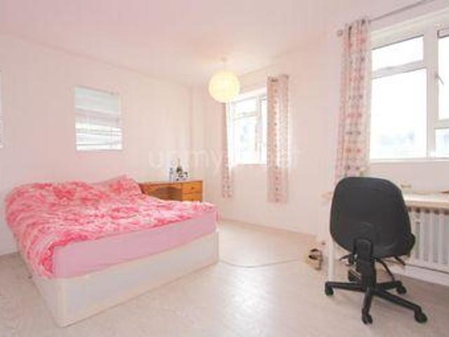 3 Bedrooms Flat for rent in Sutherland Street, Abbots Manor SW1V