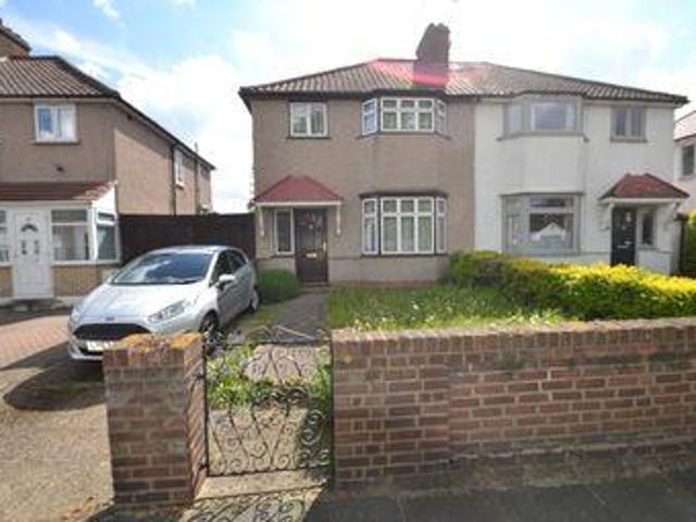 3 Bedrooms Flat for rent in Sutlej Road, London SE7