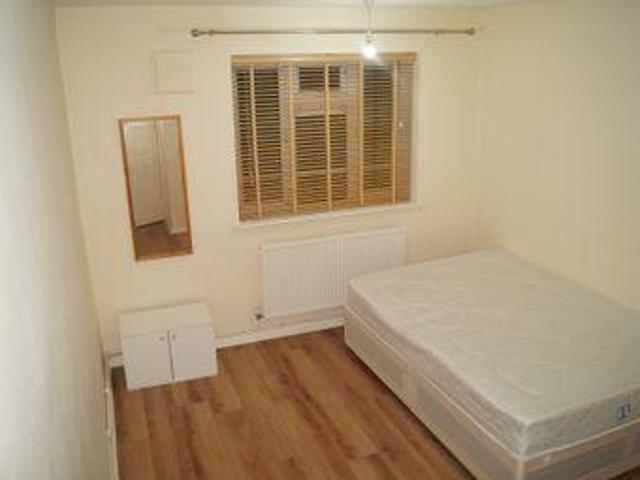 3 Bedrooms Flat for rent in Suffolk Road, Newbury Park IG3