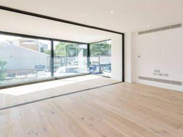 3 Bedrooms Flat for rent in Sulivan Road, Hurlingham SW6
