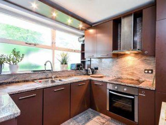 3 Bedrooms Flat for rent in Sullivan House, Churchill Gardens, London SW1V