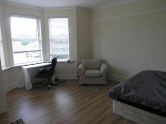 3 Bedrooms Flat for rent in Sunningfields Crescent, London NW4