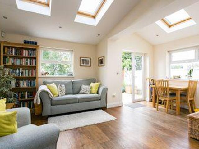 3 Bedrooms Flat for rent in Sunnyhill Road, London SW16