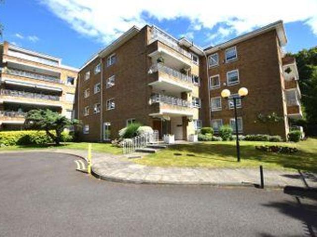 3 Bedrooms Flat for rent in Sunset Avenue, Woodford Green IG8