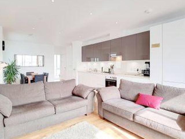 3 Bedrooms Flat for rent in Sunrise Close, London E20