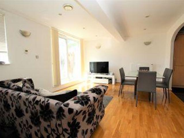 3 Bedrooms Flat for rent in Sydney Road, Enfield EN2
