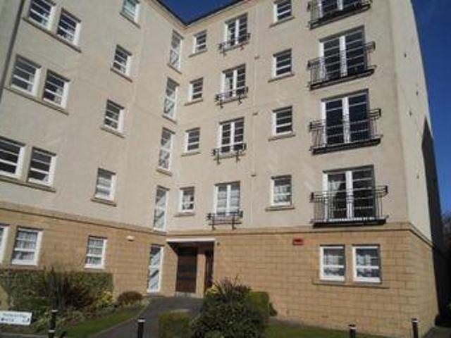 3 Bedrooms Flat for rent in Powderhall Rigg, Powderhall, Edinburgh EH7