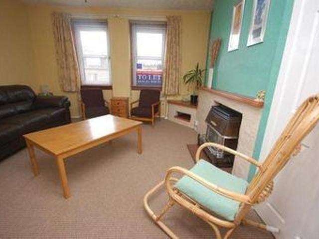 3 Bedrooms Flat for rent in Portobello Road, Edinburgh EH8