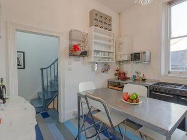 3 Bedrooms Flat for rent in Portobello Road, London W11