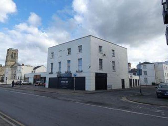 3 Bedrooms Flat for rent in Portland Street, Cheltenham GL52