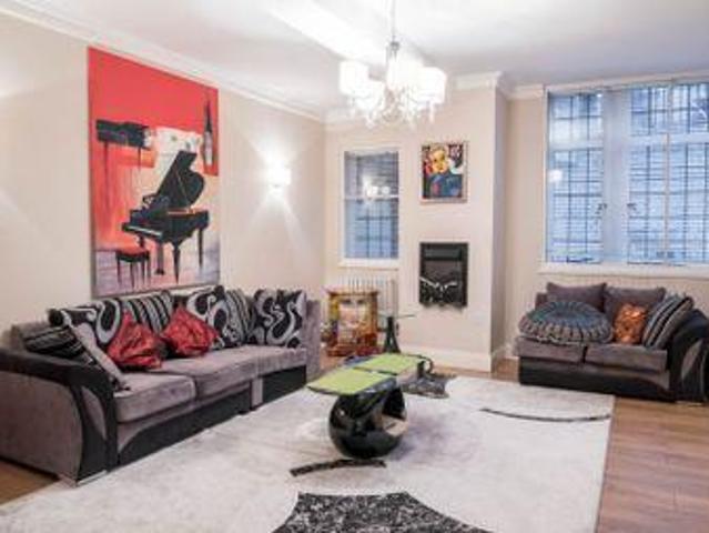 3 Bedrooms Flat for rent in Portland Place, London W1B