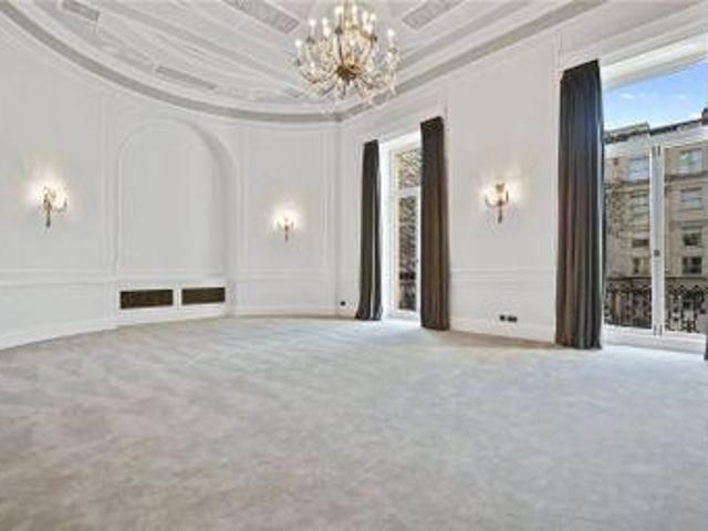 3 Bedrooms Flat for rent in Portland Place, London W1B