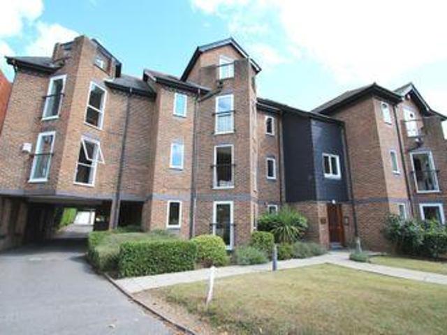3 Bedrooms Flat for rent in Portsmouth Road, Kingston Upon Thames KT1