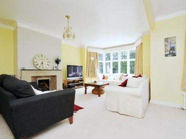 3 Bedrooms Flat for rent in Portsmouth Road, Putney, London SW15
