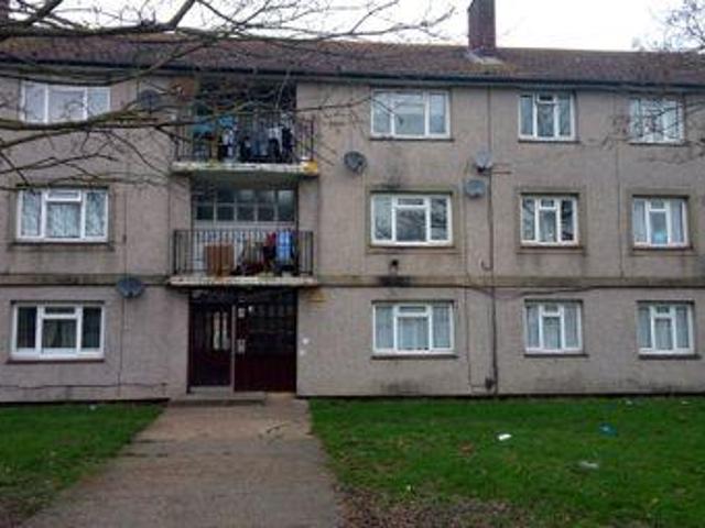 3 Bedrooms Flat for rent in Padnal Road, Chadwellheath RM6