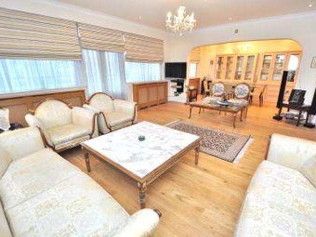 3 Bedrooms Flat for rent in Palace Court, London W2