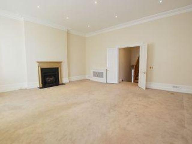 3 Bedrooms Flat for rent in Palace Court, London W2