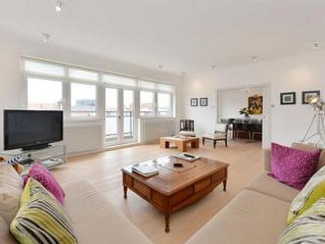 3 Bedrooms Flat for rent in Palace Court, London W2
