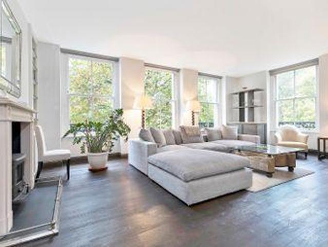 3 Bedrooms Flat for rent in Palace Gate, London W8