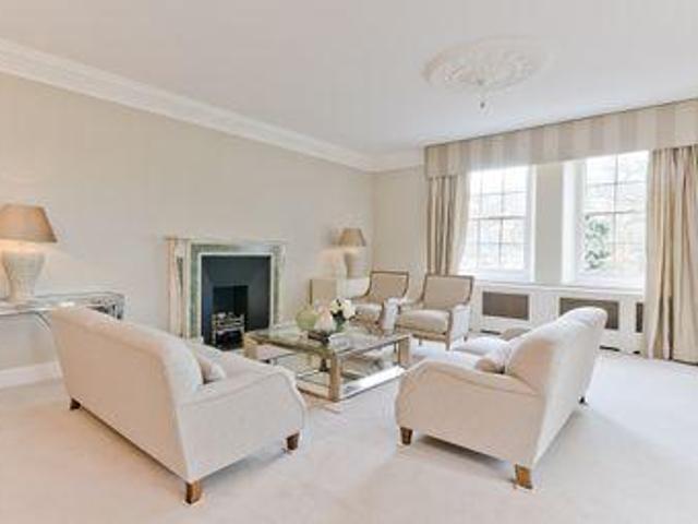3 Bedrooms Flat for rent in Palace Green, London W8