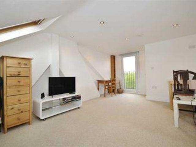 3 Bedrooms Flat for rent in Palace Road, London N11