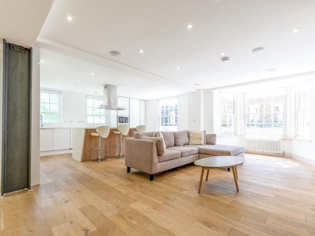 3 Bedrooms Flat for Rent in Park West | Foxtons