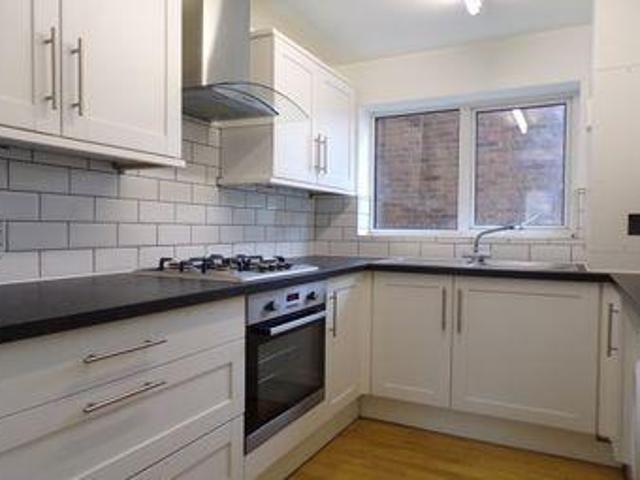 3 Bedrooms Flat for rent in Park Crescent, Rottingdean, Brighton BN2