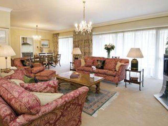 3 Bedrooms Flat for rent in Park Lane, Mayfair W1K