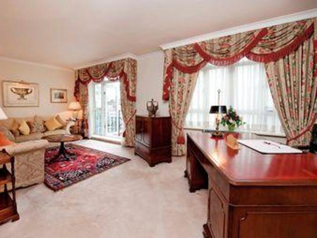 3 Bedrooms Flat for rent in Park Lane, London W1K