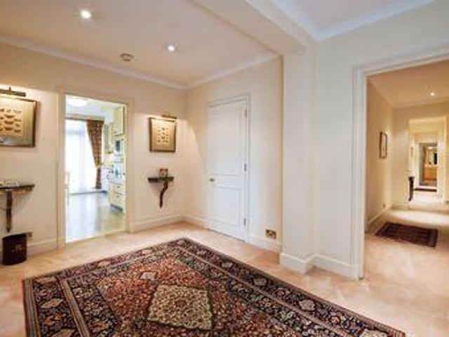 3 Bedrooms Flat for rent in Park Lane, London W1K