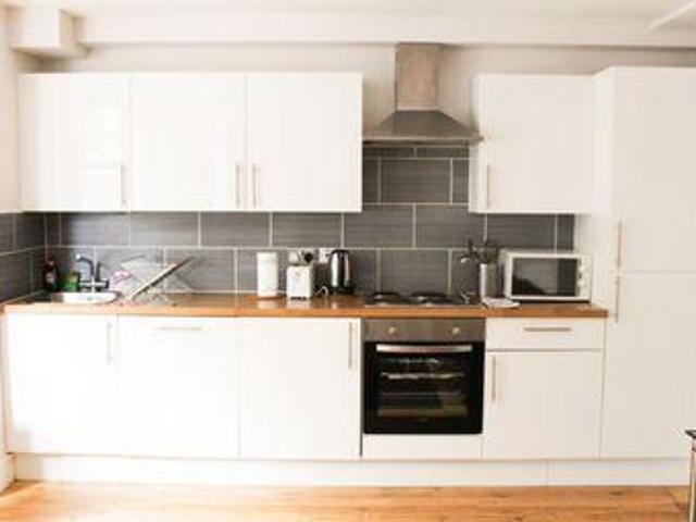 3 Bedrooms Flat for rent in Park Lane, London CR0