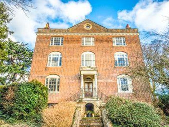 3 Bedrooms Flat for rent in Park Street, Hatfield AL9