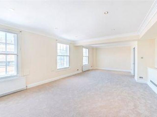 3 Bedrooms Flat for rent in Park Street, Mayfair W1K