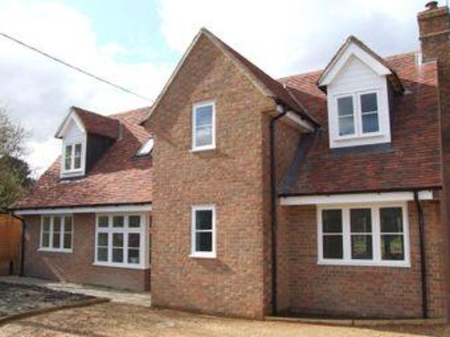 3 Bedrooms Flat for rent in Pewsey Road, Upavon, Pewsey SN9