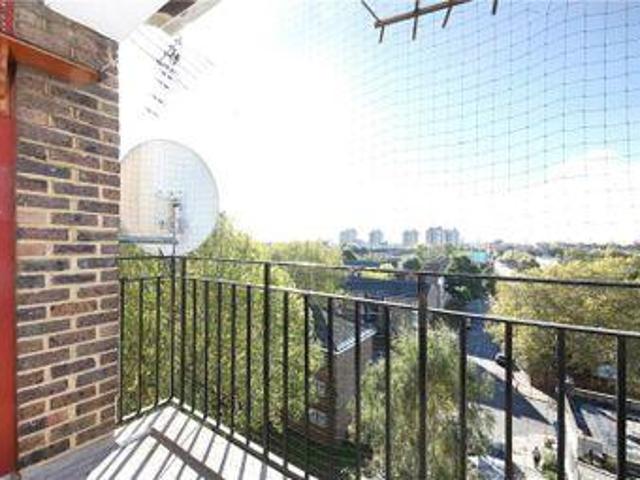 3 Bedrooms Flat for rent in Penrose Street, London SE17