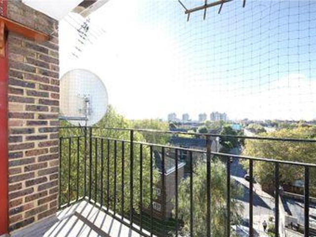 3 Bedrooms Flat for rent in Penrose Street, London SE17
