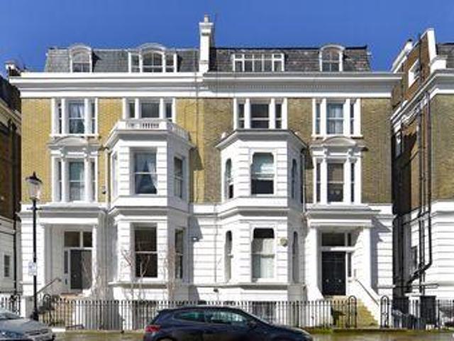 3 Bedrooms Flat for rent in Phillimore Place, London W8