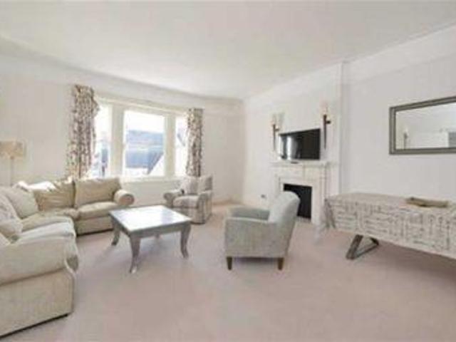 3 Bedrooms Flat for rent in Phillimore Place, London W8