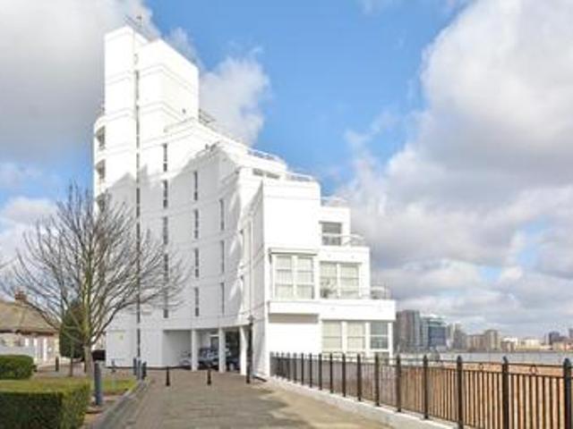 3 Bedrooms Flat for rent in Pierhead Lock, Docklands E14