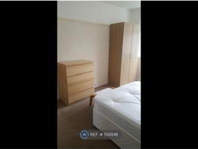 3 Bedrooms Flat for rent in Pilton Drive, Edinburgh EH5