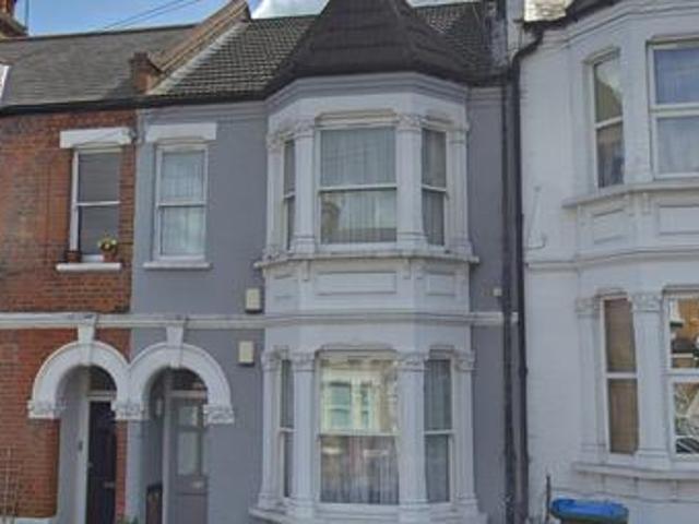 3 Bedrooms Flat for rent in Plum Lane, Plumstead SE18