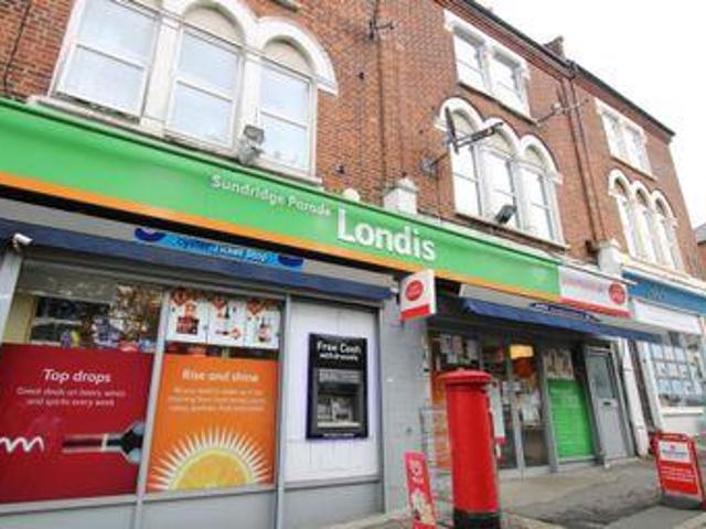 3 Bedrooms Flat for rent in Plaistow Lane, Bromley BR1