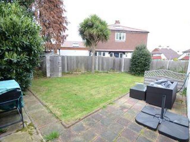 3 Bedrooms Flat for rent in Pragnell Road, London SE12