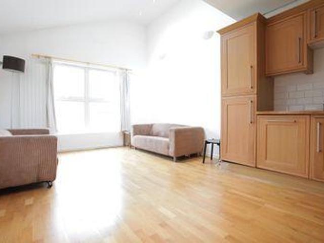 3 Bedrooms Flat for rent in Primrose Court, London SW12