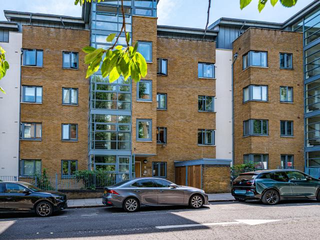 3 Bedrooms Flat for Rent in Primrose Hill, NW1 | Foxtons