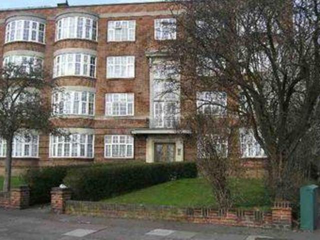 3 Bedrooms Flat for rent in Prothero Gardens, Hendon NW4