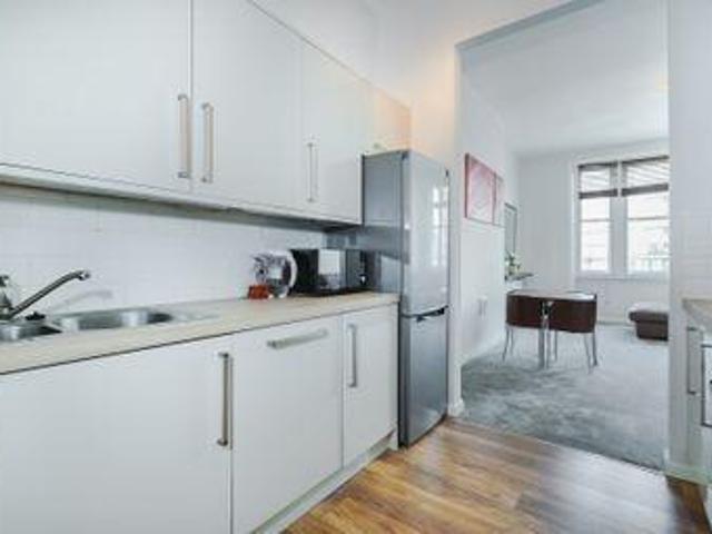 3 Bedrooms Flat for rent in Putney High Street, Putney, London SW15