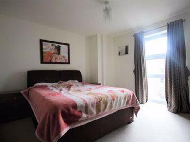 3 Bedrooms Flat for rent in Queen Mary Avenue, London E18