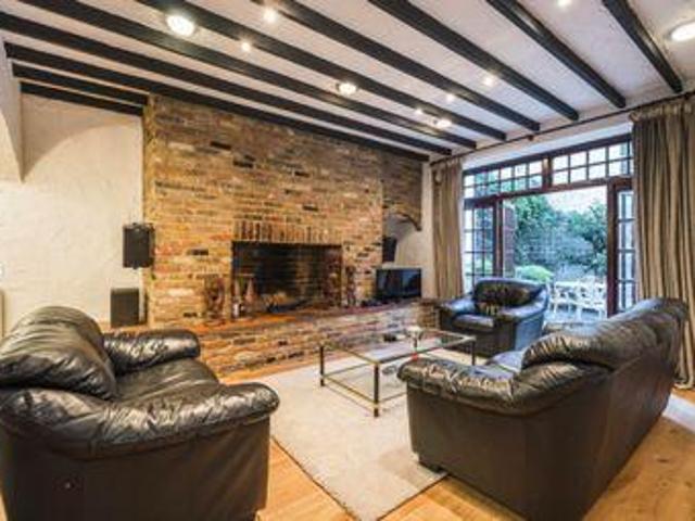 3 Bedrooms Flat for rent in Queen`S Gate Gardens, London SW7