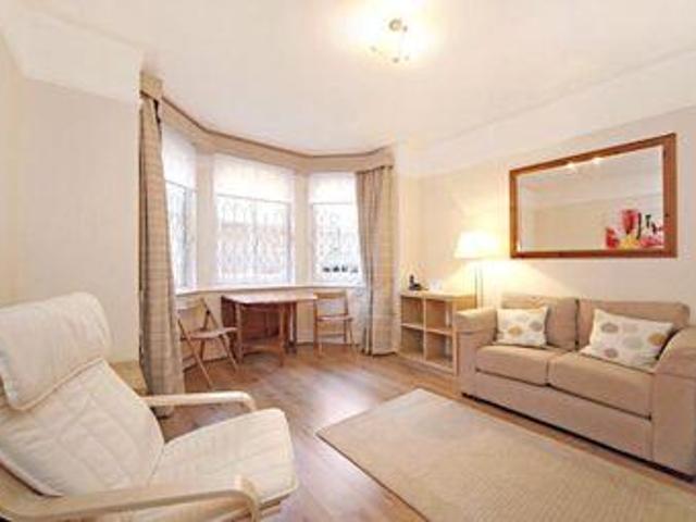3 Bedrooms Flat for rent in Queens Club Gardens, Barons Court/Fulham, London W14